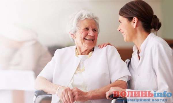 5 причин выбрать работу сиделки - ВолиньІнфо